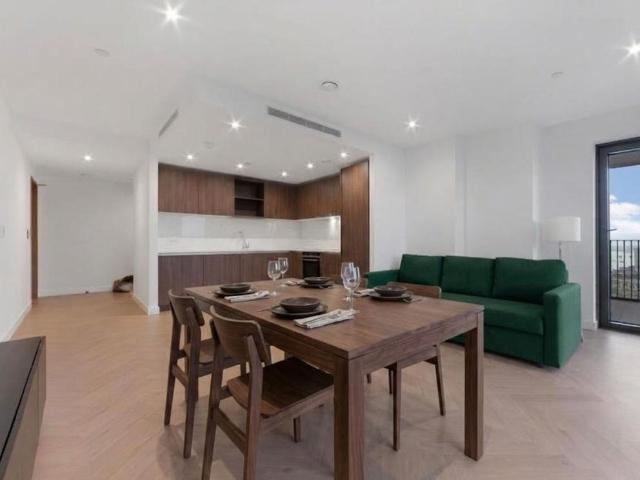 Stewart Street, Oak House Stewart. 1 bed flat to rent £2,700 pcm £623 pw