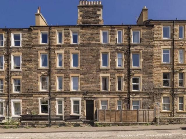 Stewart Terrace, Gorgie, Edinburgh, EH11 1 bed flat to rent £1,050 pcm £242 pw