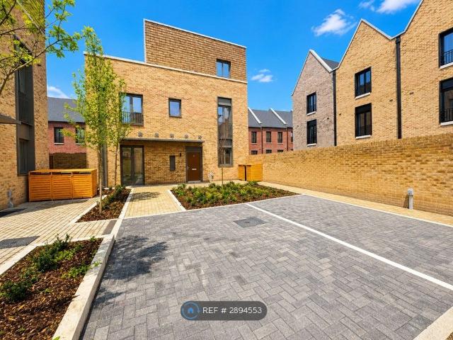 Stewer St, London SE18, 3 bed detached house to rent, £3,300 pcm | PrimeLocation