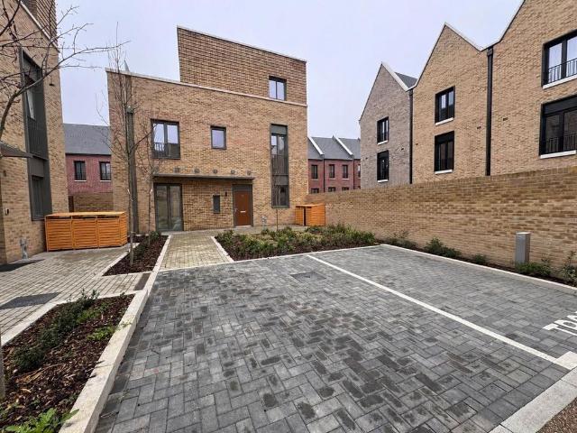 Stewer Street, London 3 bed detached house to rent £3,300 pcm £762 pw