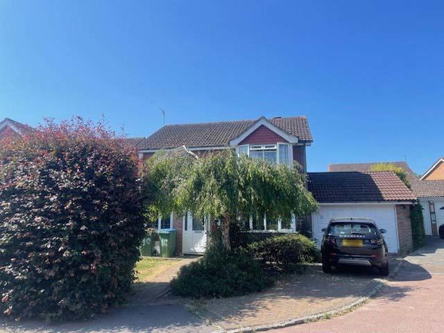 Steyning 4 bed detached house to rent £2,300 pcm £531 pw