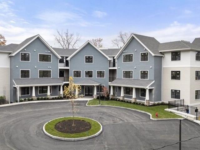 Stearns Rd Apt,wellesley, Condo For Sale