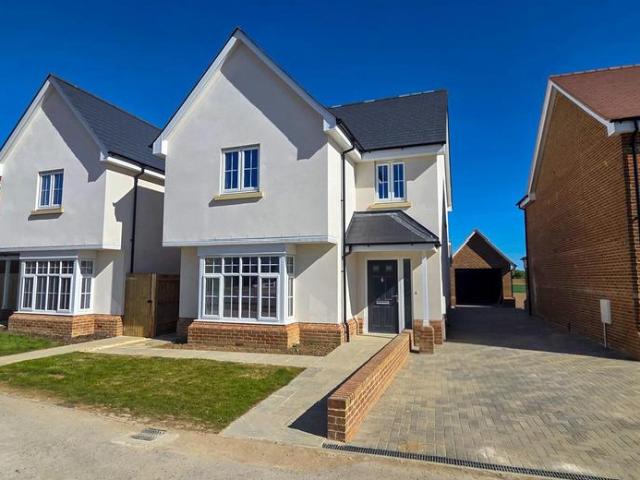 Stebbing Green Road, Stebbing 4 bed detached house to rent £2,995 pcm £691 pw