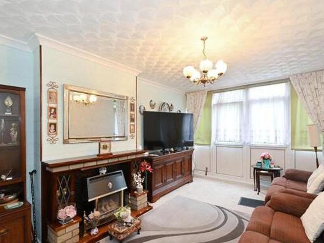 Stebondale Street, London, 3 Bedroom Maisonette