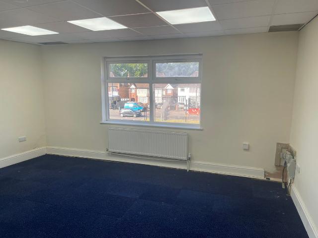 Stechford Lane, Birmingham B8, 2 bed flat to rent, £1,000 pcm | PrimeLocation