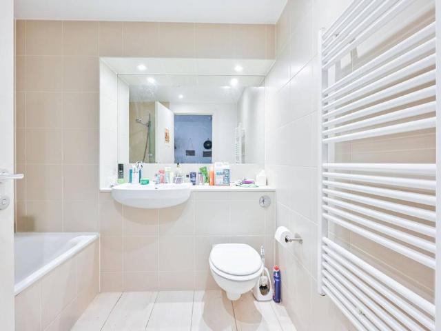 Steedman Street, Elephant and Castle. 2 bed flat to rent £3,502 pcm £808 pw