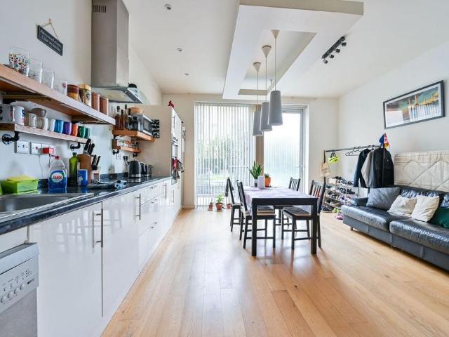 Steedman Street, Elephant and Castle. 2 bed flat to rent £2,999 pcm £692 pw