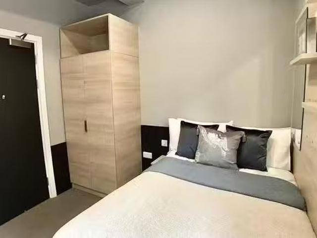 Steel City Townhouse Standard