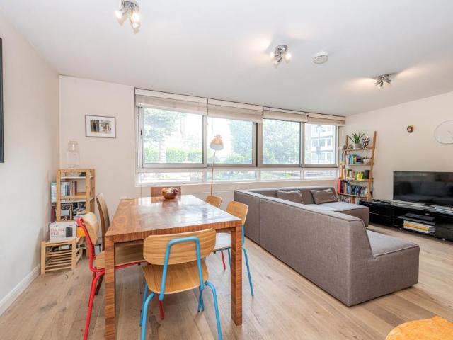 Steeles Road, Belsize Park, NW3 2 bed apartment to rent £3,350 pcm £773 pw