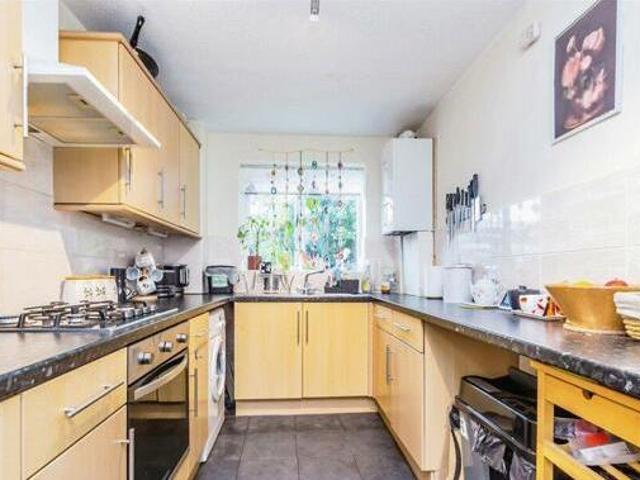 Steep Hill, Croydon, 2 Bedroom Flat
