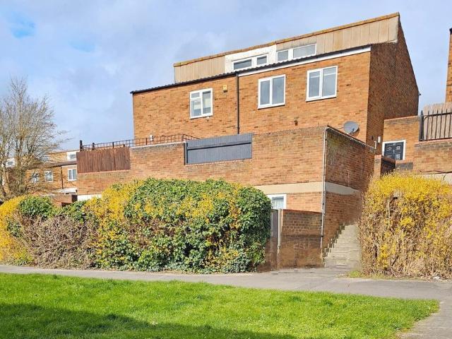 Steeplehall, Basildon SS13, 2 bed maisonette to rent, £1,450 pcm | PrimeLocation