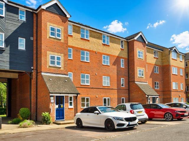 Sten Close, Enfield, EN3 1 bed apartment to rent £1,550 pcm £358 pw