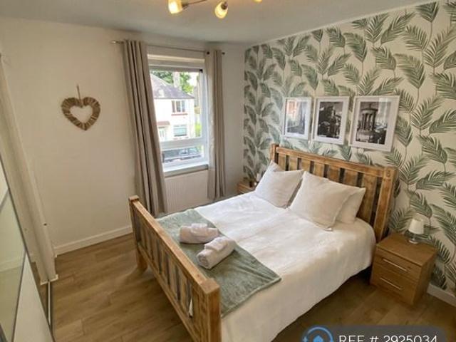 Stenhouse Avenue, Edinburgh, EH11 2 bed flat to rent £1,850 pcm £427 pw