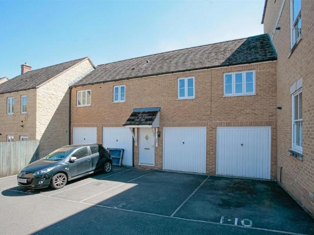 Stenter Mews, Witney 2 bed apartment to rent £1,450 pcm £335 pw