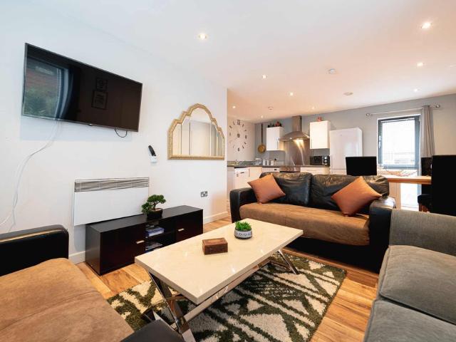 Step Free Central Flat • Easy Check In • Sleeps 4