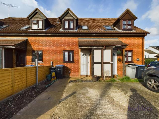 Stepgates, Chertsey, Surrey, KT16 3 bed terraced house to rent £1,900 pcm £438 pw
