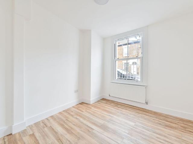 Stephendale Road, Sands End, London SW6, 2 bed flat to rent, £2,350 pcm | PrimeLocation