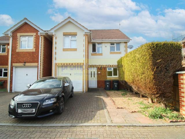 Stephens Gardens, Luton LU2, 4 bed property to rent, £1,900 pcm | PrimeLocation