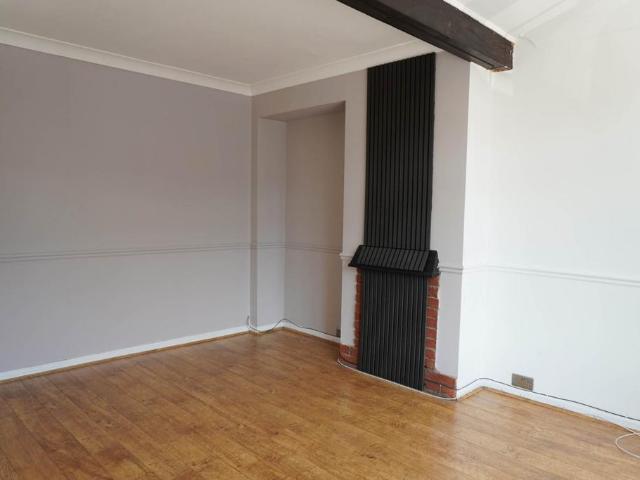 Stephens Road, Hanwell 3 bed end of terrace house to rent £2,600 pcm £600 pw