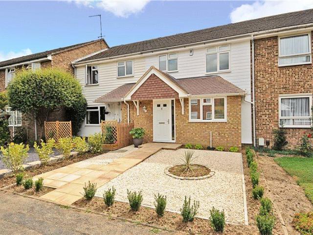 Stephenson Drive, Windsor, Berkshire. 3 bed terraced house to rent £2,550 pcm £588 pw