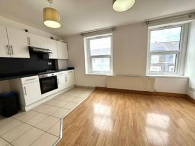 Stephenson Street, CARDIFF 3 bed apartment to rent £1,295 pcm £299 pw