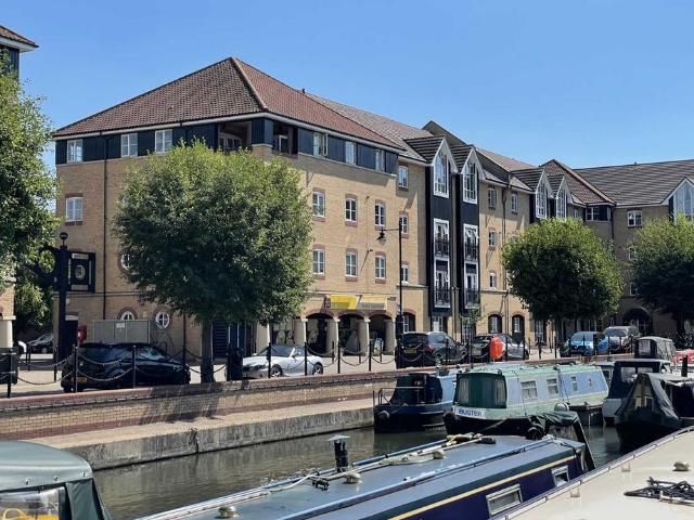 Stephenson Wharf, Hemel Hempstead HP3 3 bed apartment to rent £1,900 pcm £438 pw