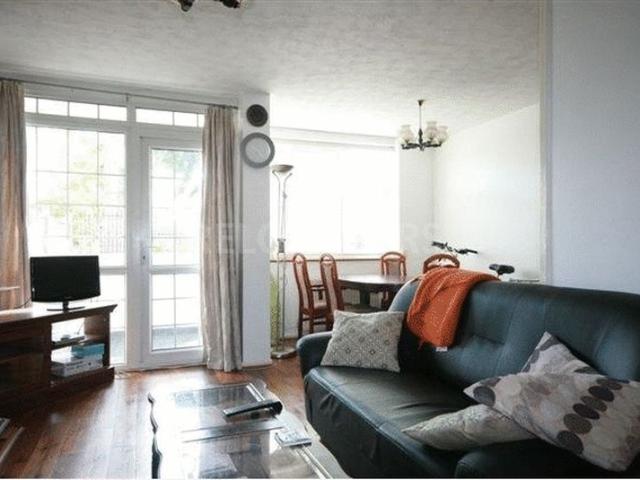 Stepney Green, London E1, 3 bed flat to rent, £2,850 pcm | PrimeLocation