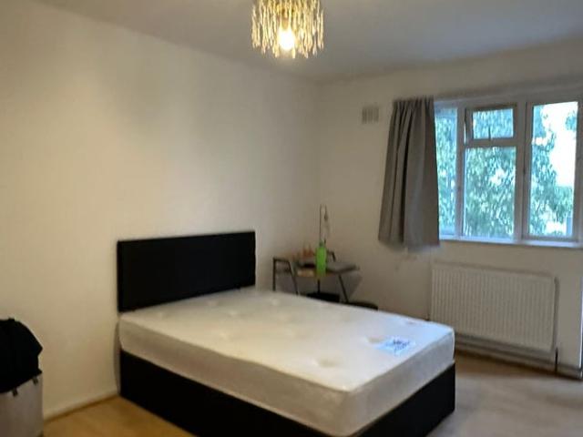 Stepney Green/Whitechapel, E1, 3 Bedroom Flat
