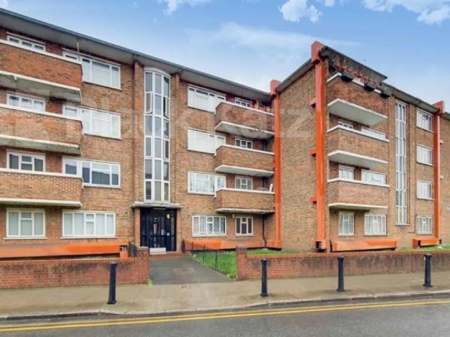 Stepney Way, Whitechapel E1, 3 bed flat to rent, £2,799 pcm | PrimeLocation