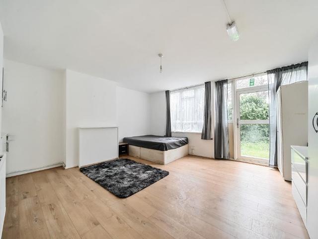Stepney Way, London, E1 3 bed maisonette to rent £3,150 pcm £727 pw