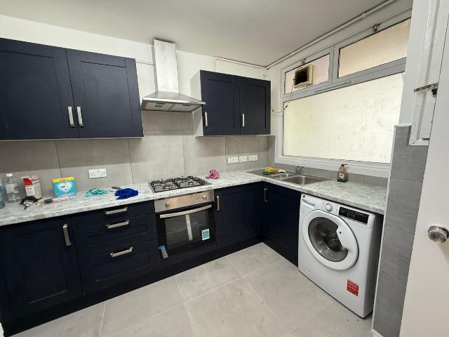 Stepney Way, London E1, Room to rent, £1,000 pcm | PrimeLocation