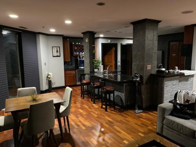 Steps to Downtown: 2BR Furnished Condo to walkers