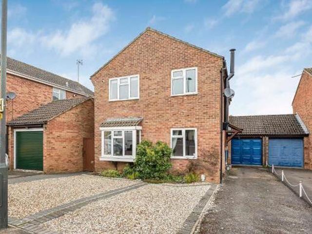 Steps Close, 4 Bedroom Link