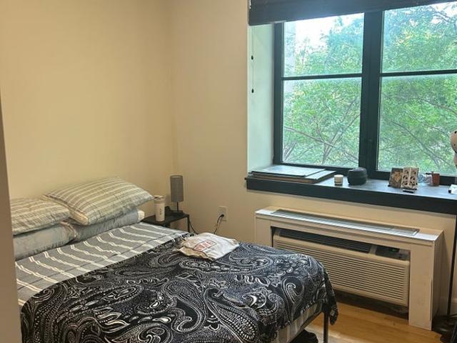 Steps from Lorimer L  private bed/bath in 2bd!
