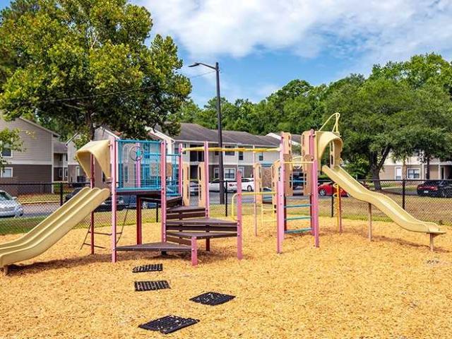 Sterling Bluff Apartments 2 Bedroom Apartment for Rent at 201 W Montgomery Xrd, Savannah, GA 31406 Leeds Gate Colonial Village