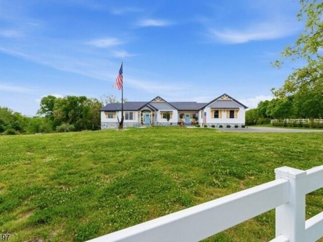 Sterling Dr, Wantage Township, Home For Sale
