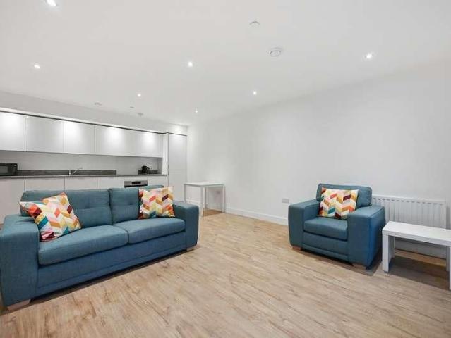 Sterling Drive, Luton, LU2