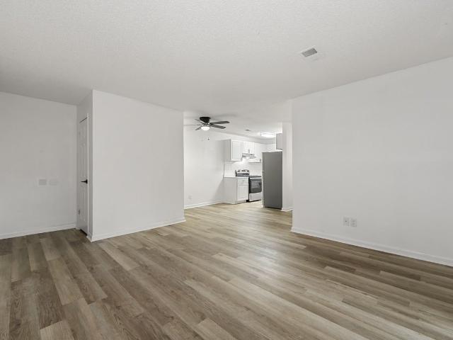 Sterling Glen Apartments 1 Bedroom Apartment for Rent at 1121 Indian Trail Lilburn Rd, Norcross, GA 30093