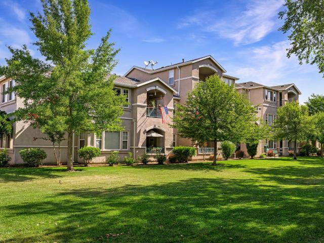 Sterling Oaks Luxury Apartments