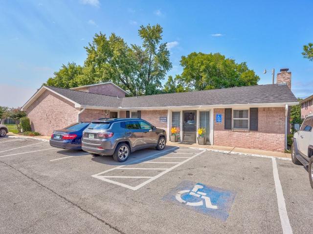 Sterling Park 2 Bedroom Apartment for Rent at 1616 Alameda St, Norman, OK 73071
