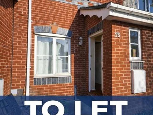 Stern Close, Barking, IG11 2 bed terraced house to rent £1,699 pcm £392 pw