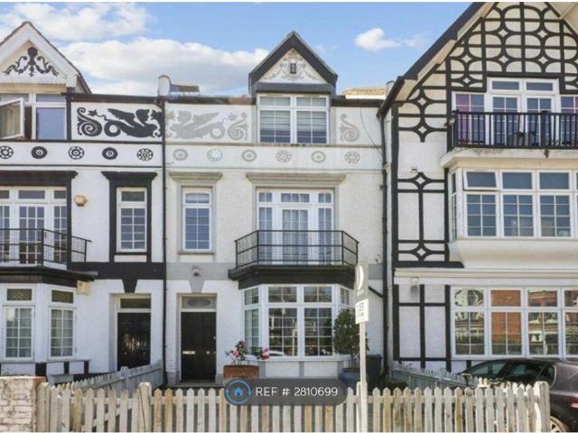 Sternhold Avenue, London SW2, 2 bed flat to rent, £2,350 pcm | PrimeLocation