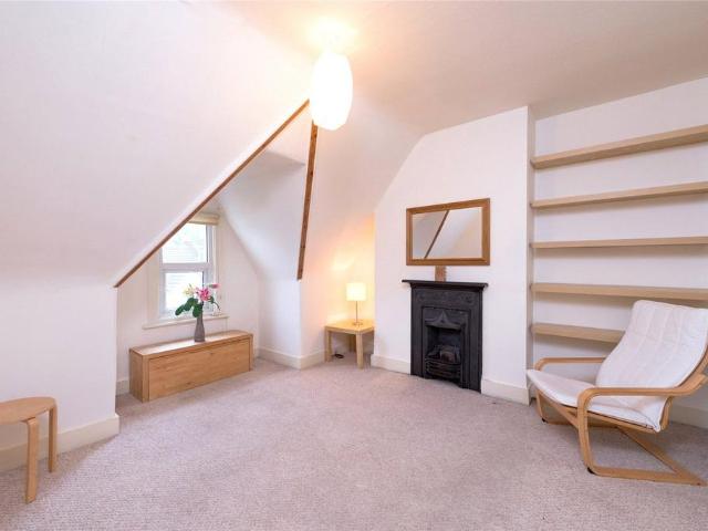Stile Hall Gardens, Chiswick, London, W4 1 bed flat to rent £1,750 pcm £404 pw
