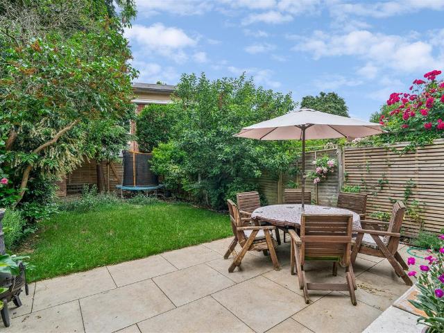 Stile Hall Gardens, London W4, 4 bed flat to rent, £4,250 pcm | PrimeLocation