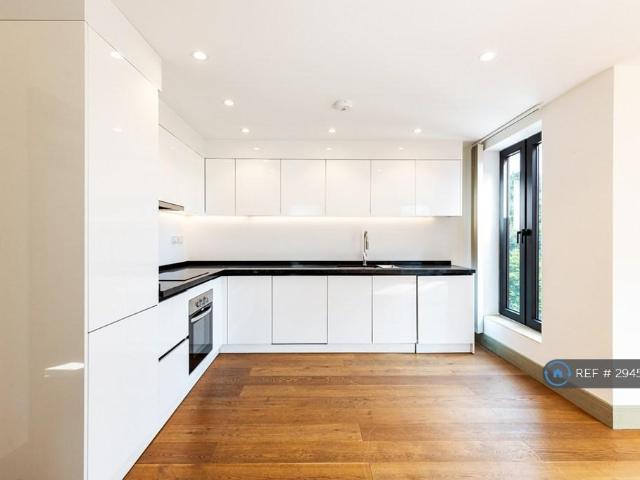Stile Hall Parade, London, W4 2 bed flat to rent £2,400 pcm £554 pw
