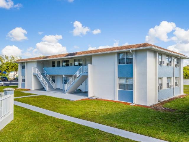Stillwater Cove 3 Bedroom Apartment for Rent at 1400 5th Ave N, Naples, FL 34102 Old Naples