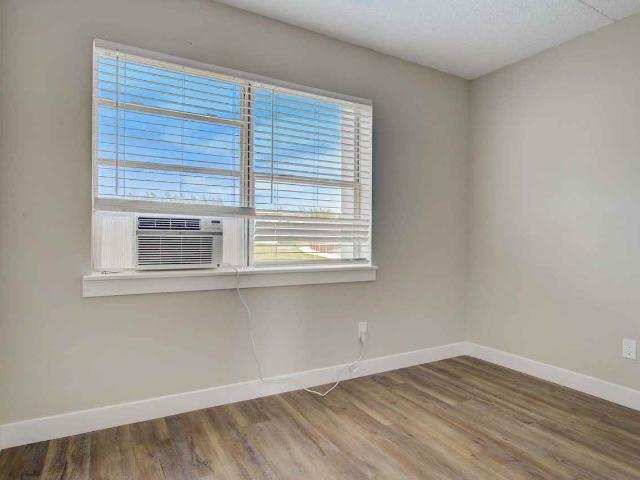 Stillwater Cove 2 Bedroom Apartment for Rent at 1400 5th Ave N, Naples, FL 34102 Old Naples