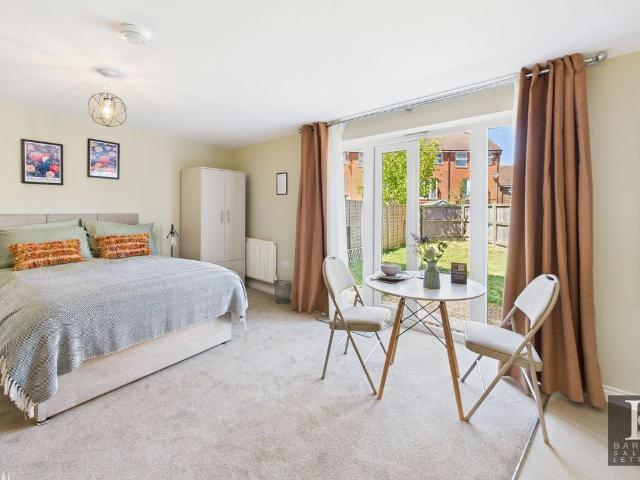 Stinsford Crescent, Swindon SN25, Studio to rent, £1,000 pcm | PrimeLocation