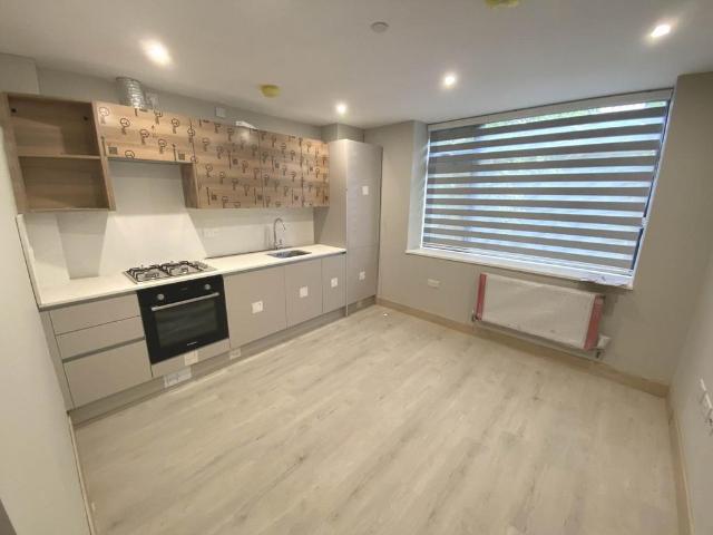 Stirling Way, Borehamwood 1 bed flat to rent £1,450 pcm £335 pw