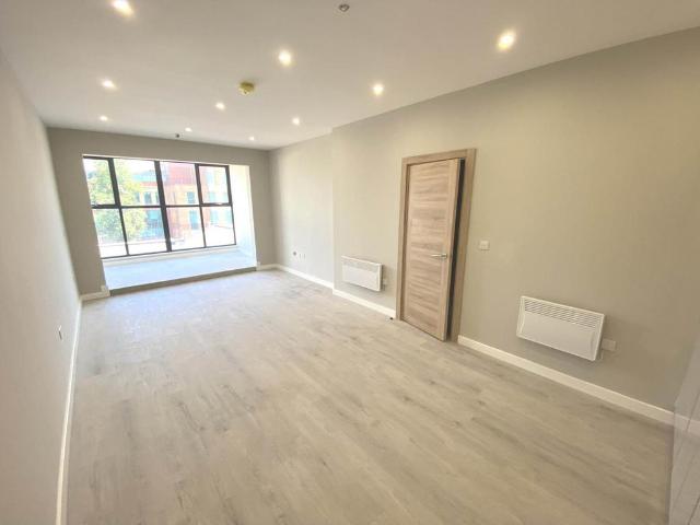 Stirling Way, Borehamwood 1 bed flat to rent £1,650 pcm £381 pw